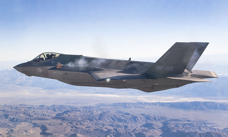 Joint Strike Fighter completes first airborne gunfire test - CONTACT ...