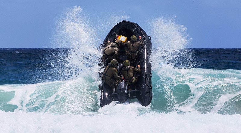 Surfing in Hawaii the 2RAR way – CONTACT magazine
