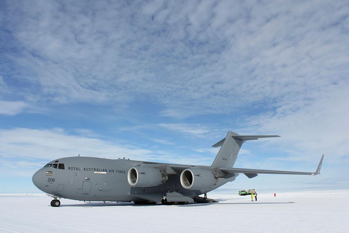 C-17 delivers snow vehicle to Antarctica - CONTACT magazine