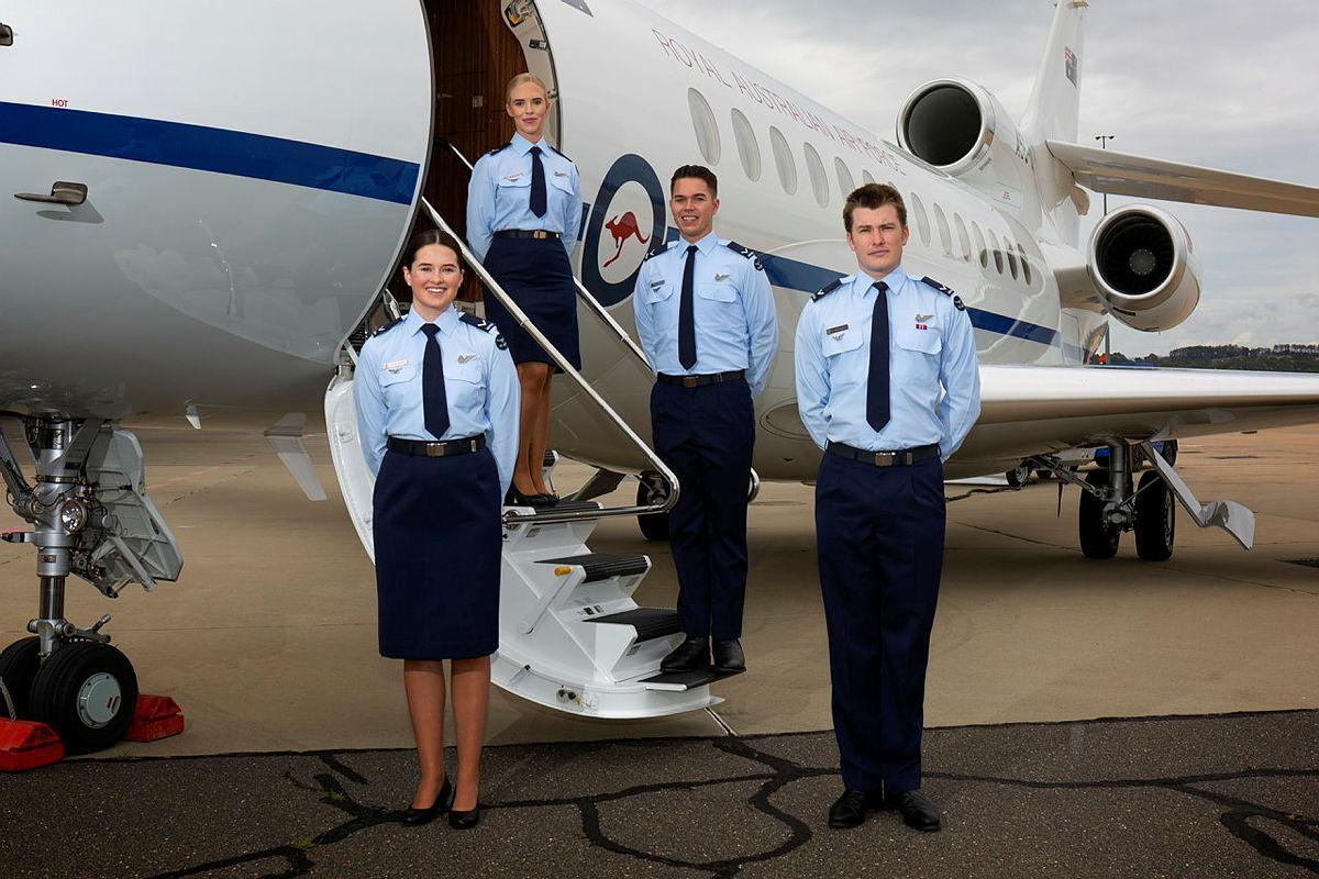 Falcon crew completes pioneering course - CONTACT magazine