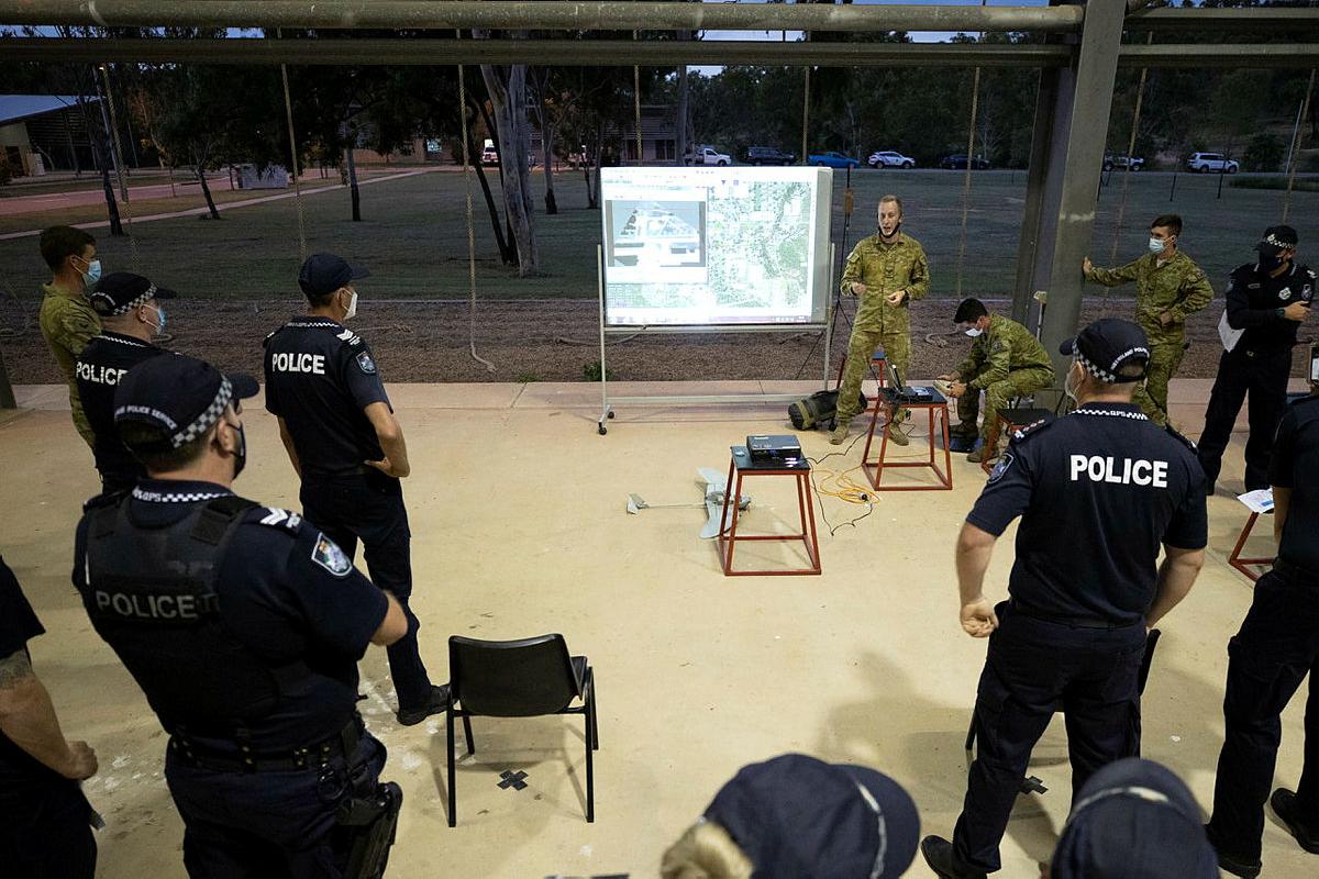 Police visit Army base to improve 'cohesion' - CONTACT magazine