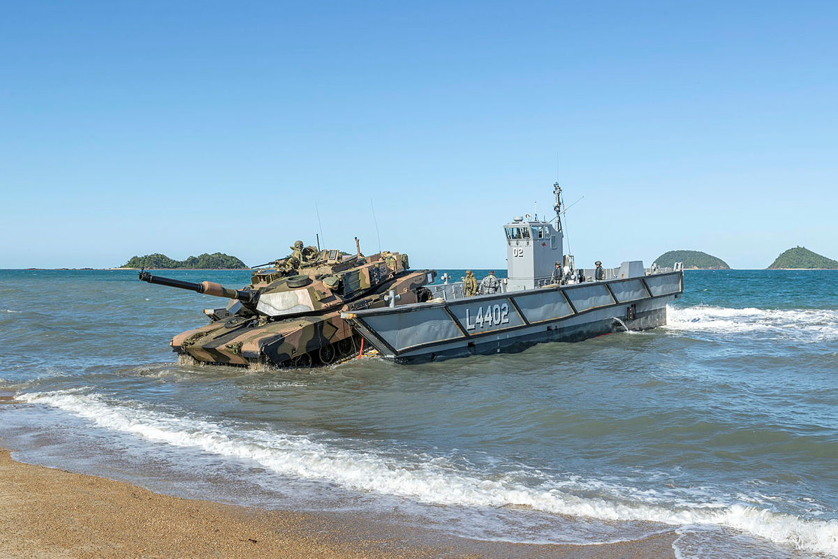 Aussie M1A1 Abrams' first tactical amphib deployment - CONTACT magazine