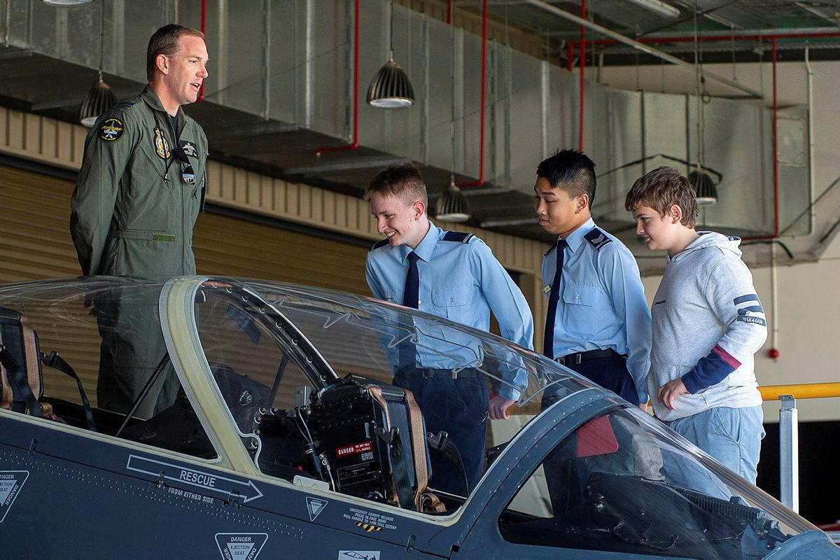 Veterans honoured, future aviators inspired - CONTACT magazine