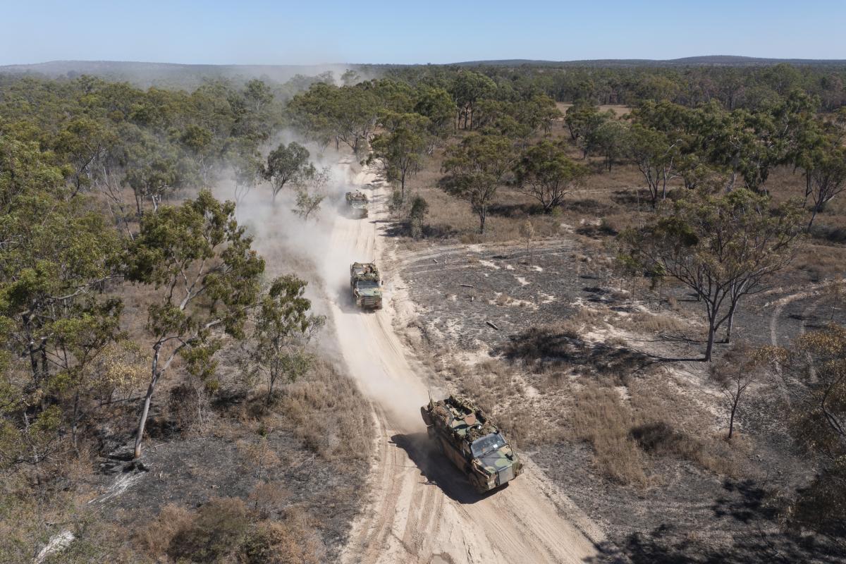 3 Brigade moving in on the foe - CONTACT magazine