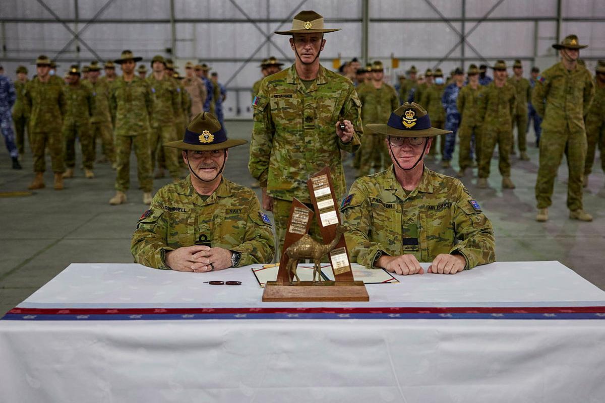 Change of command in Middle East - CONTACT magazine