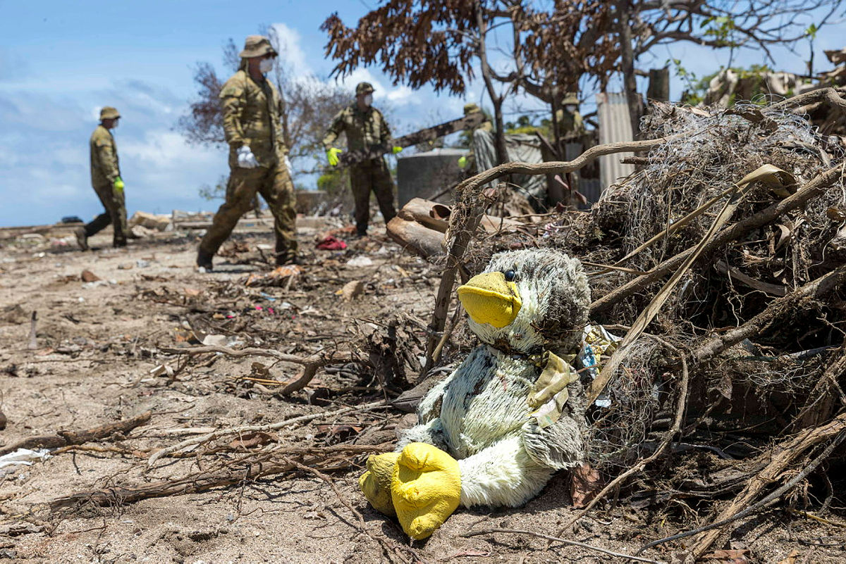 Army engineers start clean-up in Tonga - CONTACT magazine