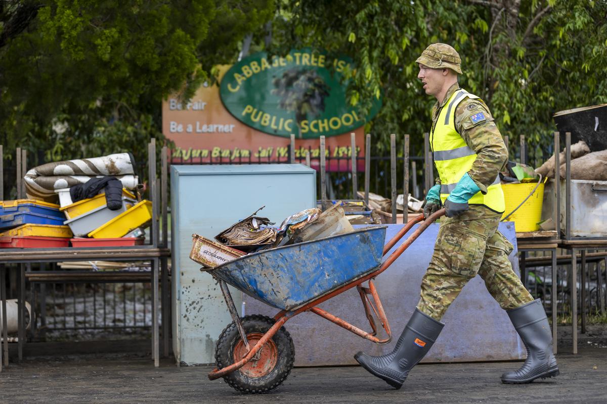 Sappers assist with Cabbage Tree Island recovery - CONTACT magazine