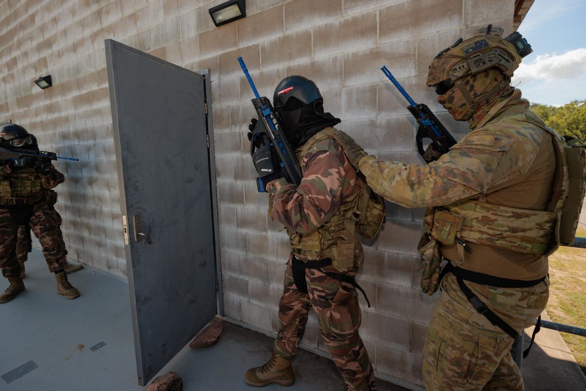 Forces combine in lead-up to Rimpac - CONTACT magazine
