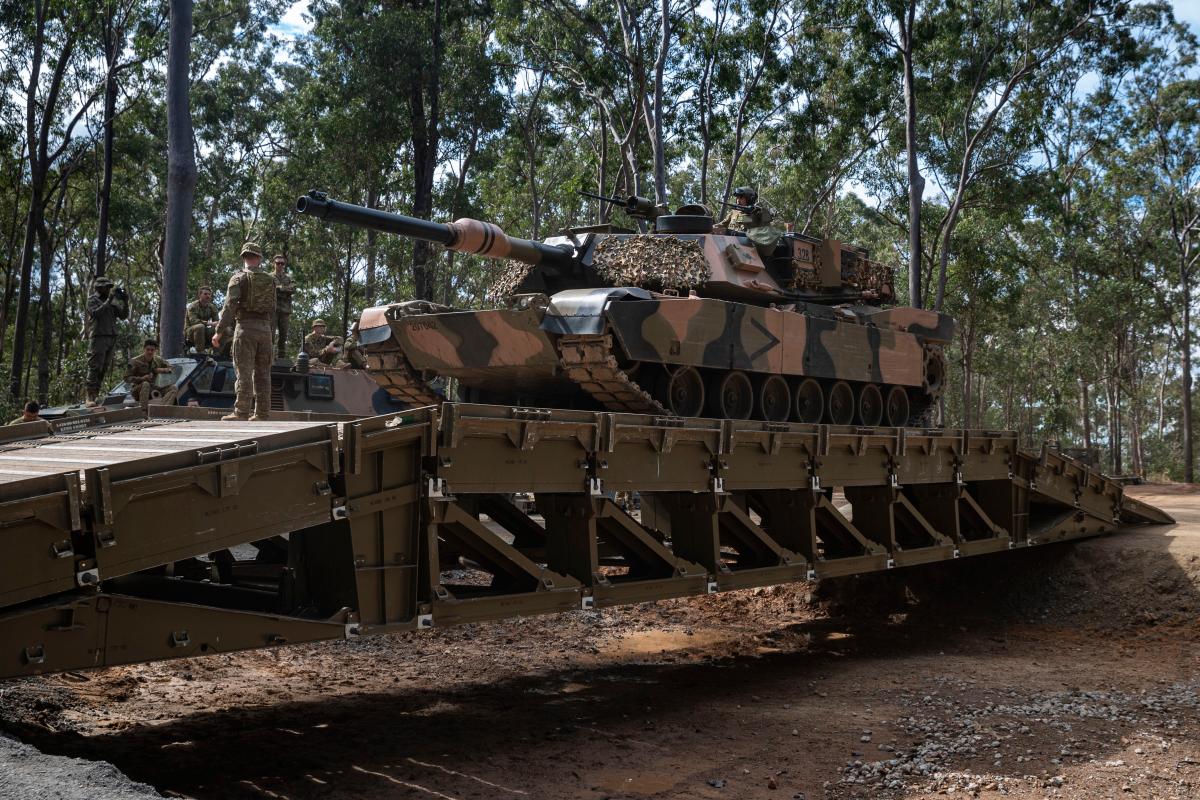 Engineers bridging the gaps - CONTACT magazine