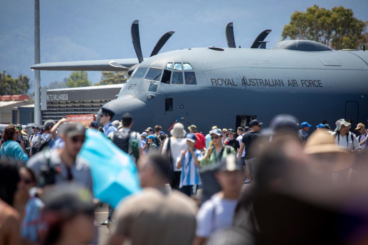 RAAF wows Illawarra air-show crowds - CONTACT magazine
