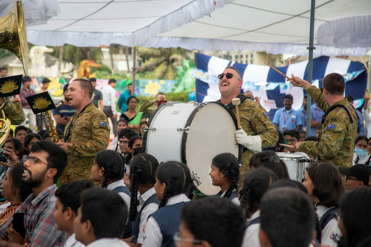 Army bands together with students - CONTACT magazine