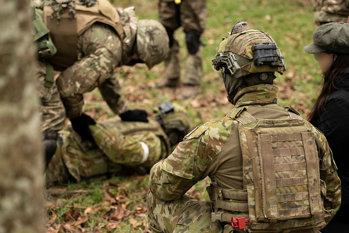 Diggers teach Ukrainian recruits skills to survive - CONTACT magazine
