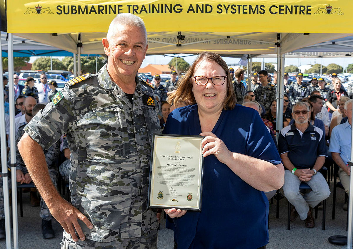 Thirty years of evolving submarine service - CONTACT magazine