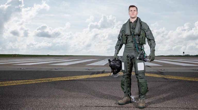 2000th F-35 pilot fitted with custom flight ensemble – CONTACT magazine