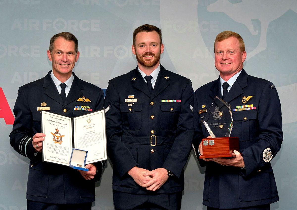 Aviator of the Year recognised at birthday bash - CONTACT magazine