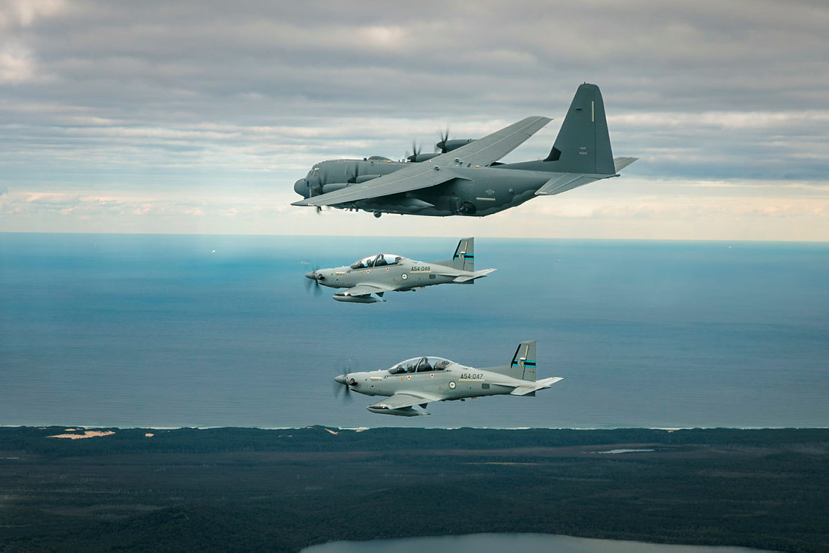 USAF special-ops C-130J Ghostrider trains in Oz for first time ...