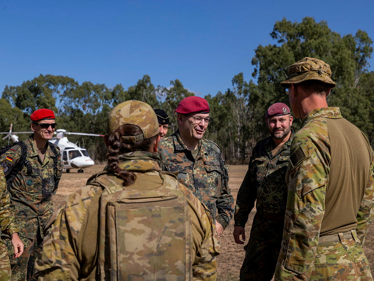 German Army chief's close-up with a Boxer - CONTACT magazine