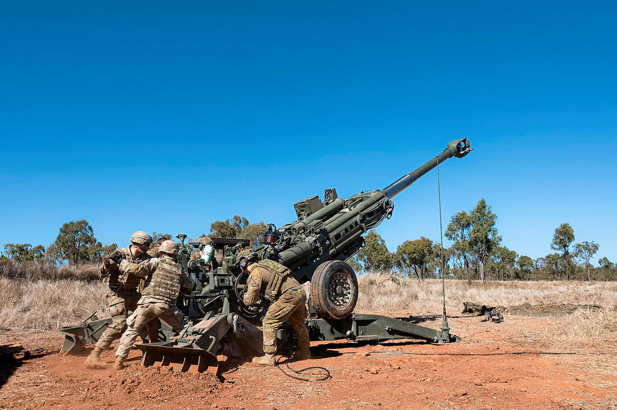 Aussies and Yanks side-by-side on the gun line - CONTACT magazine