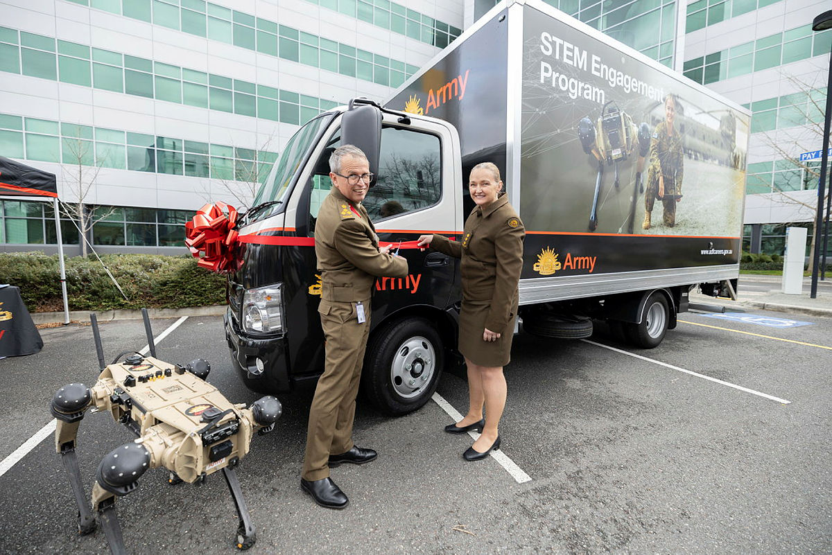 Army takes STEM engagement on the road - CONTACT magazine