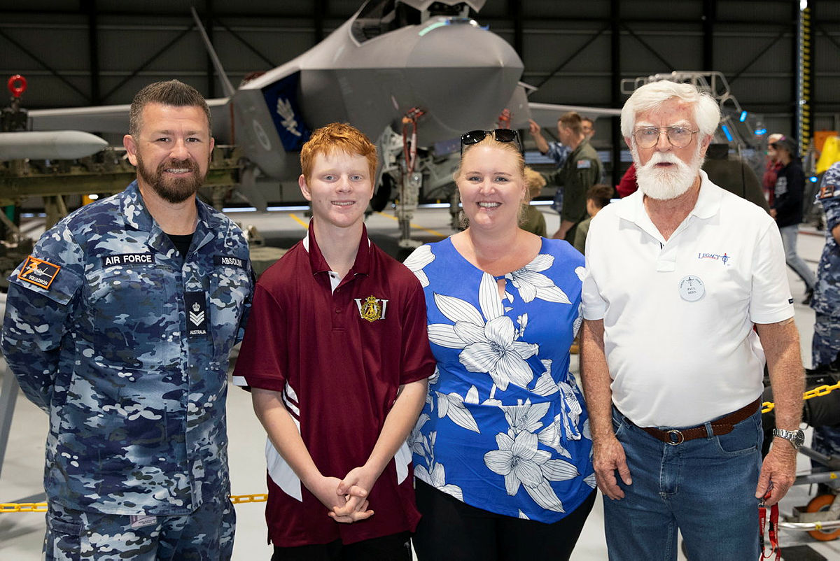 Legacy torch relay shines light on RAAF gift - CONTACT magazine