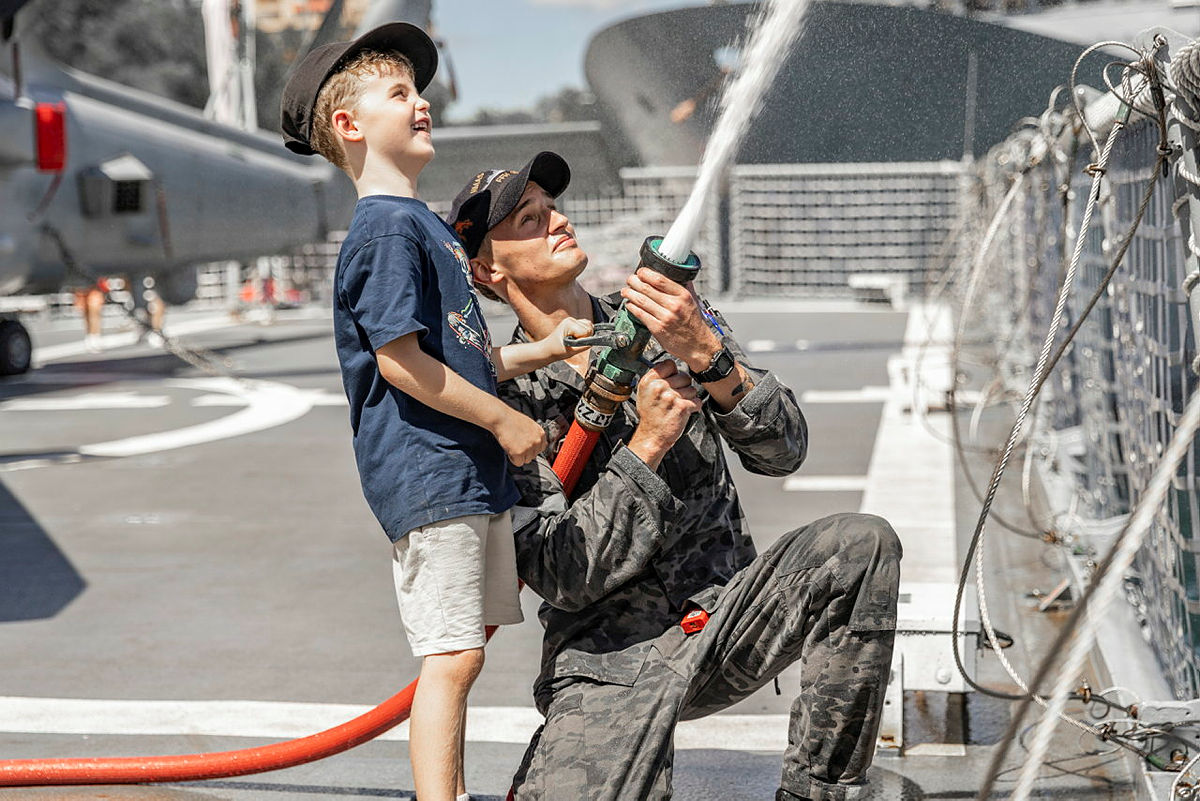Sydney families flock to Navy Week open day - CONTACT magazine