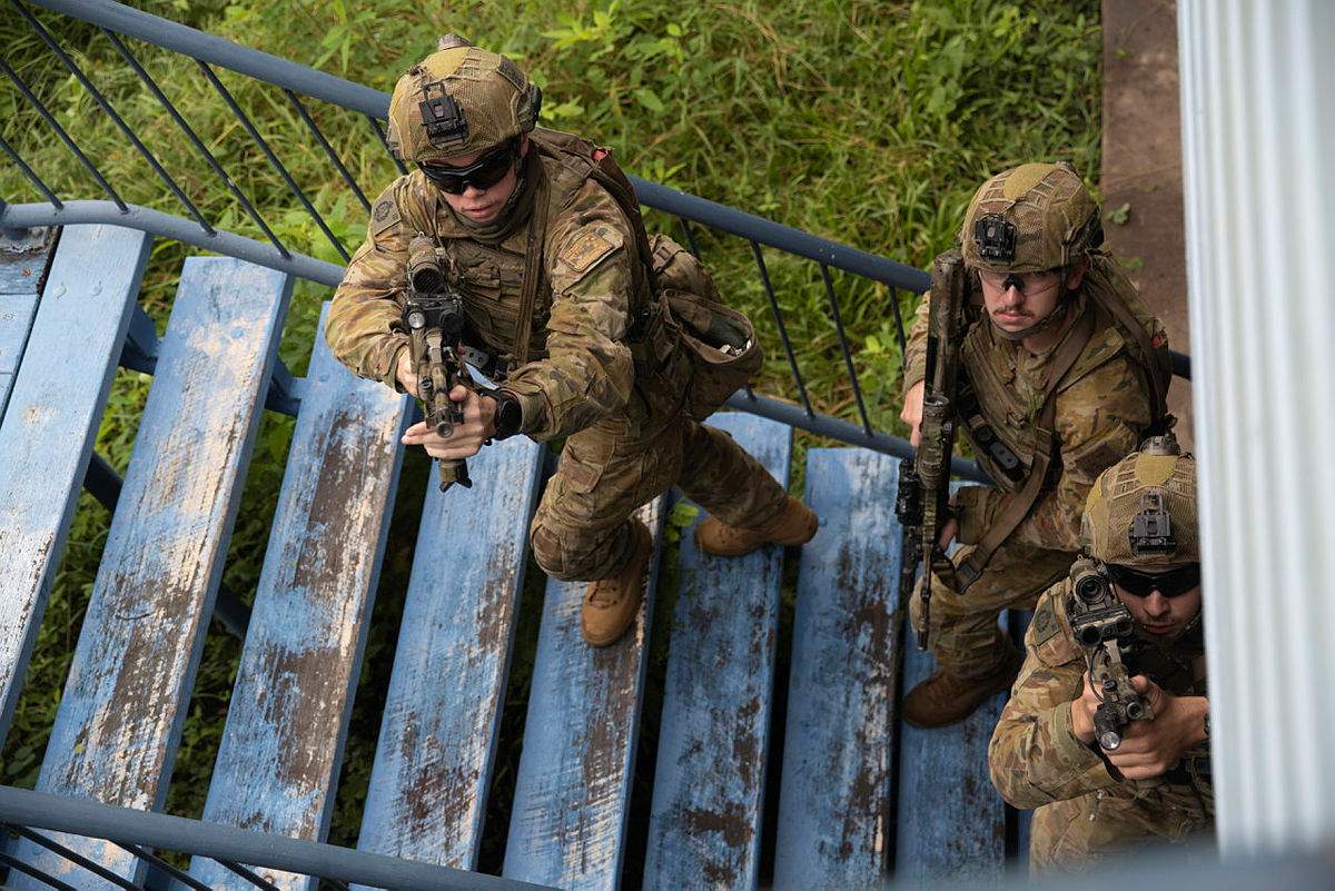 3RAR goes back to school - to survive - CONTACT magazine