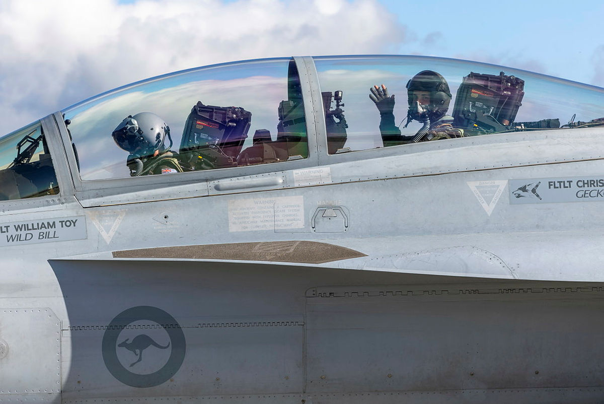 6 Squadron circumnavigates Australia - CONTACT magazine