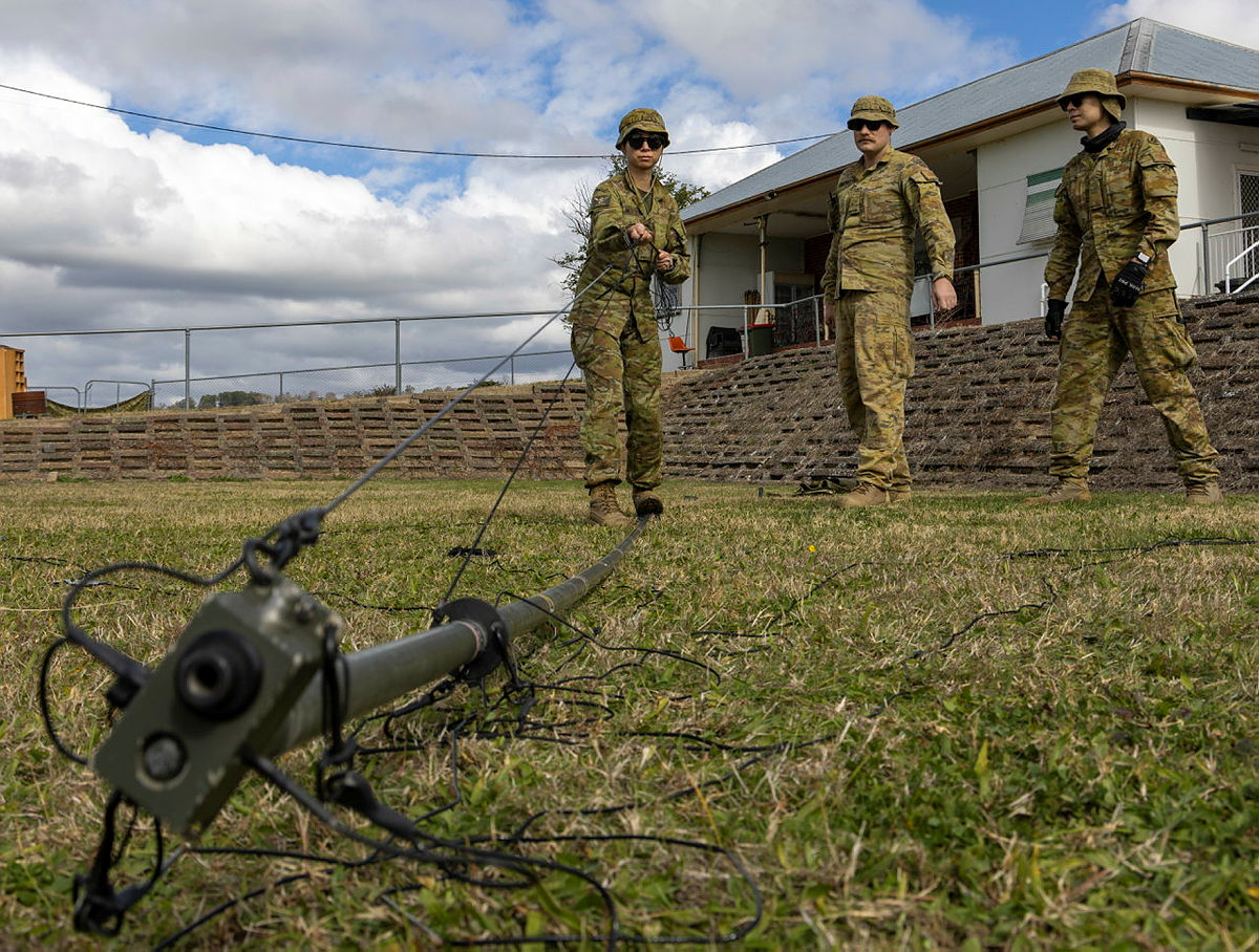 Soldiers tested to seize enemy base - CONTACT magazine