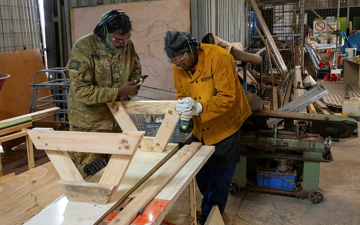 Army building for Aboriginal community in red centre - CONTACT magazine