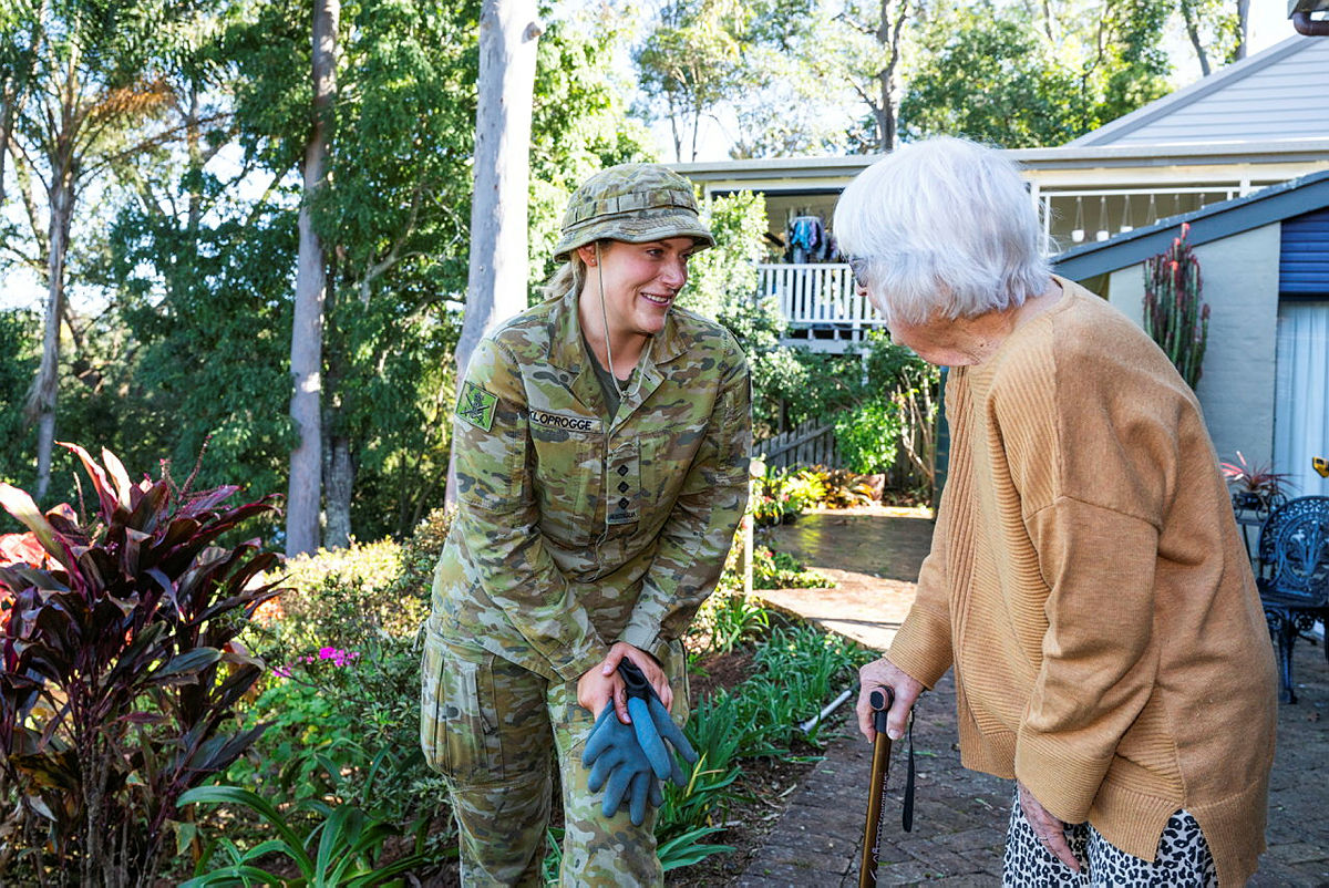 Volunteers join backyard blitz for Legacy widow - CONTACT magazine