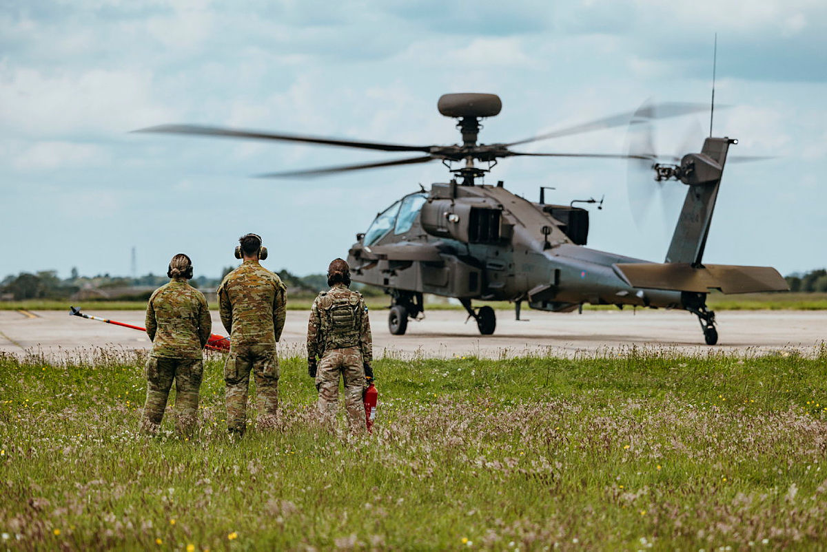 British give Aussies a head start on Apache - CONTACT magazine