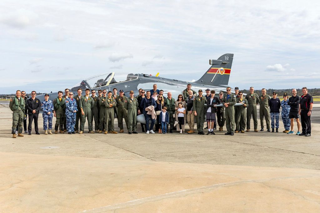 Longest-serving jet pilot leaves the cockpit – CONTACT magazine