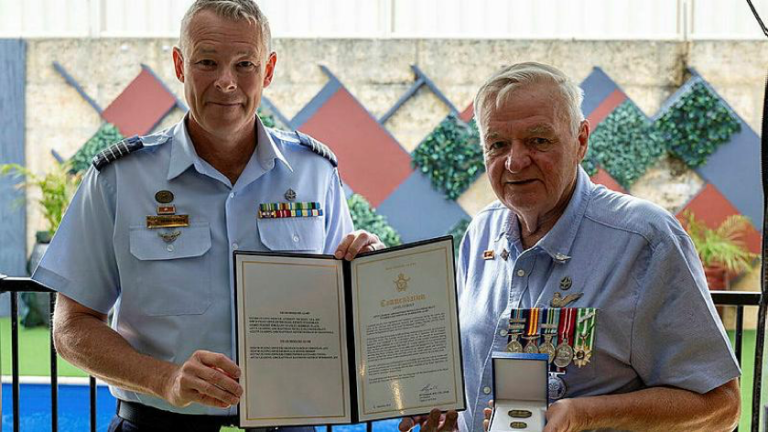 Air-rescue bravery rewarded 40 years after event – CONTACT magazine